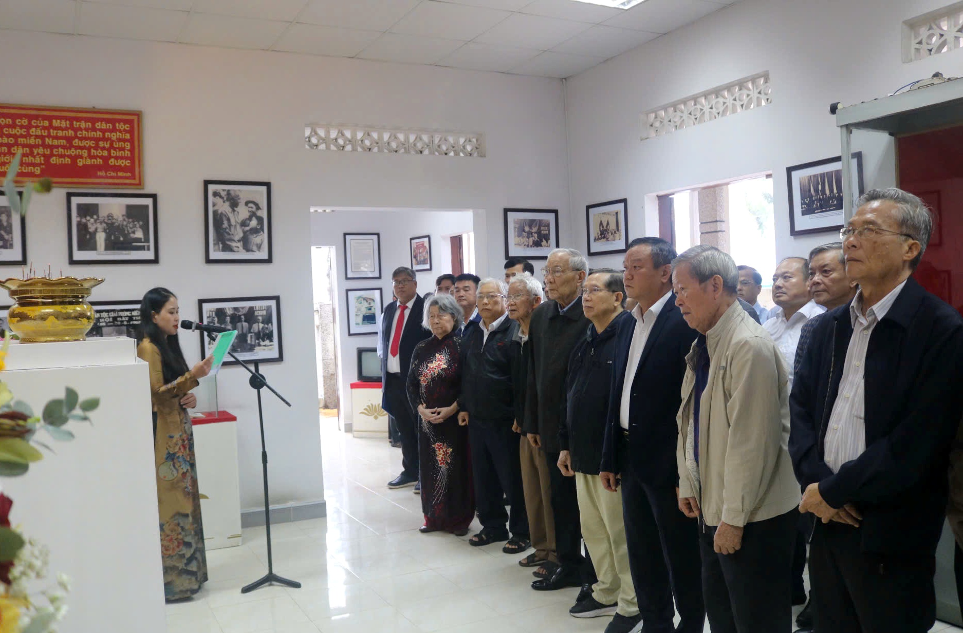 Dâng hương tưởng niệm Luật sư Nguyễn Hữu Thọ - Xuất bản thông tin